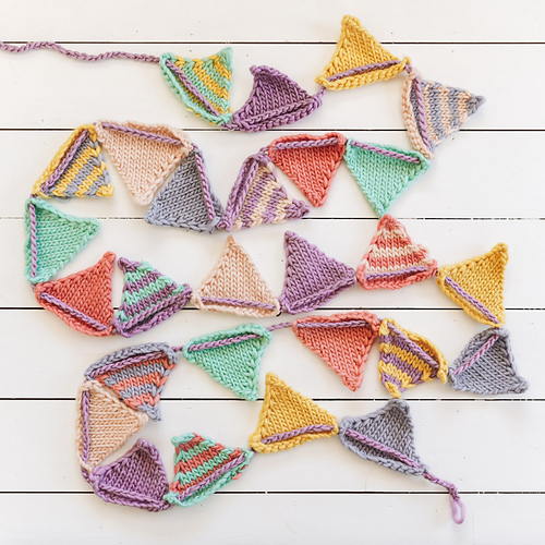Ravelry: Fancy Flags Bunting pattern by Lauren Aston Designs
