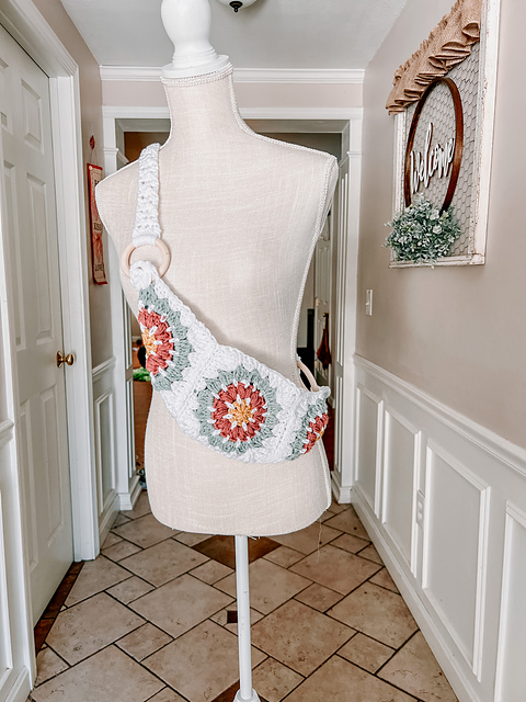 Ravelry: Summer Bum Bag pattern by April Kathryn
