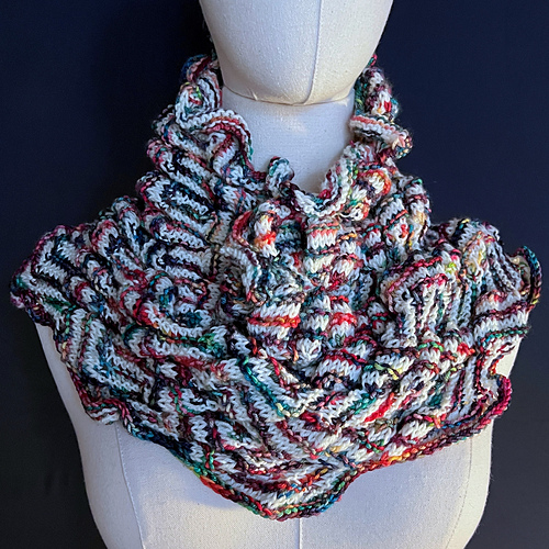 Ravelry: Whirly Giggle Cowl pattern by Lavish Craft