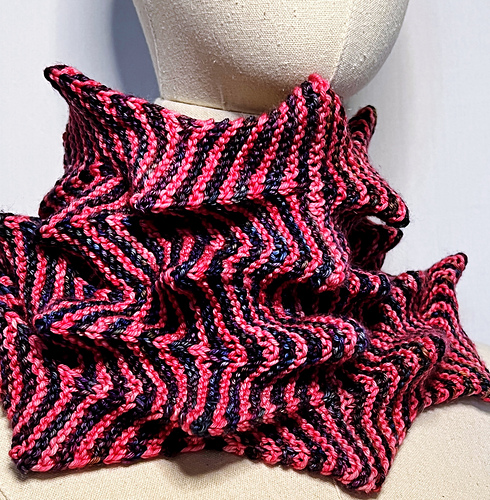 Ravelry: Tooth and Claw Cowl pattern by Lavish Craft