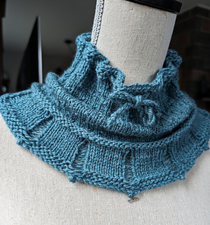 Ravelry: Funnel Cowl with Bonus Mitts pattern by Lynette Meek