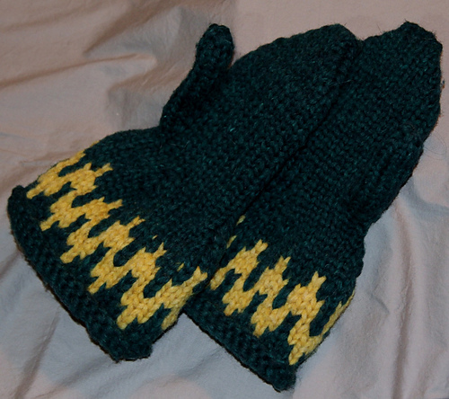 Ravelry: Standing Tall Gauntlet Mittens pattern by Lynette Meek