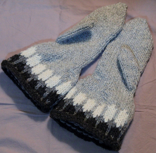 Ravelry: Standing Tall Gauntlet Mittens pattern by Lynette Meek