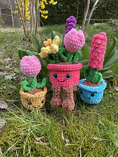 Ravelry: Poted Spring Flower pattern by Lea