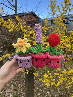 Ravelry: Poted Spring Flower pattern by Lea