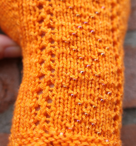 Ravelry: Santenay Mitts pattern by Dutch Knitting Design
