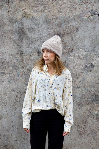 Ravelry: Kruna Hat pattern by Leeni Hoimela Urban Knit