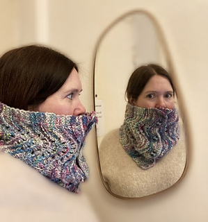Ravelry: Raspberry Ripple Cowl pattern by Wendy Sargeant