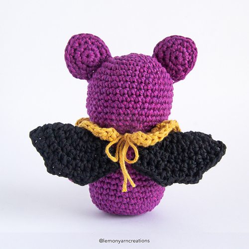 Ravelry: Halloween Bat pattern by Lemon Yarn Creations