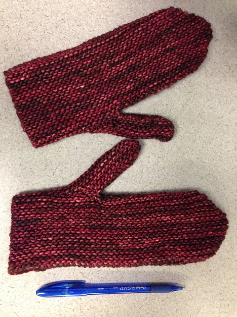 Ravelry: Original Sideways Mittens pattern by Mariella Apodaca