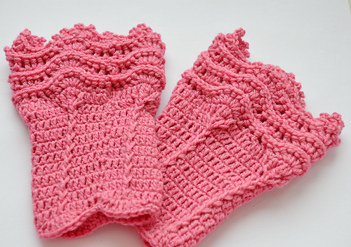 Ravelry: Wavy mittens pattern by Elena Belogurova