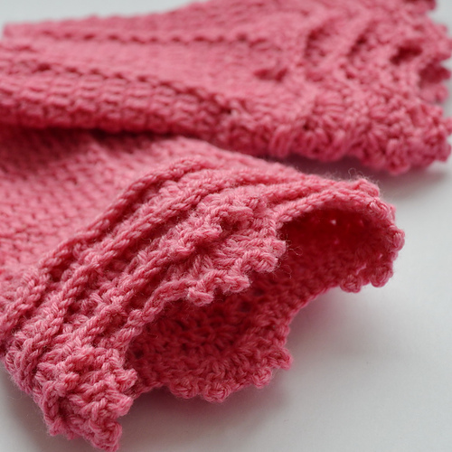 Ravelry: Wavy mittens pattern by Elena Belogurova