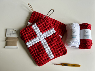 Ravelry: Dannebrog grydelapper/Flag potholders pattern by Lene Maj