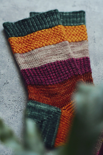 Ravelry: Scrappy Socks pattern by Justyna Lorkowska