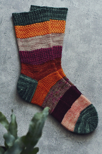 Ravelry: Scrappy Socks pattern by Justyna Lorkowska