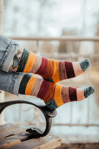 Ravelry: Scrappy Socks pattern by Justyna Lorkowska