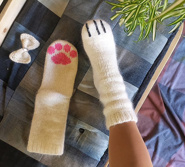Ravelry: Socks paws pads pattern by Violetta Vozna