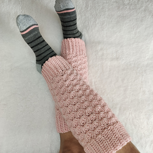 Ravelry: Shell Leg Warmers pattern by Akita Daga