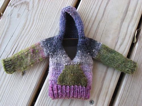 Ravelry: iPhoodie (ipod/iphone hoodie) pattern by Emily Vanek
