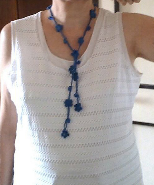 Ravelry: flower + beads necklace- up and down pattern by Lia Govers