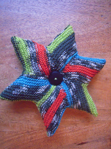 Ravelry: Sternkissen /star cushion pattern by Annette Maass