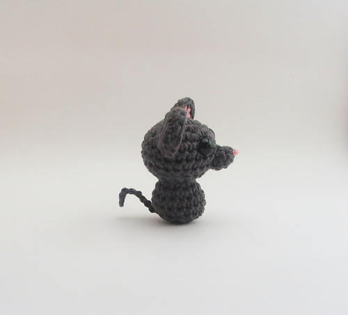 Ravelry: Amigurumi Mini Mouse pattern by LittleBittyKnitter Designs