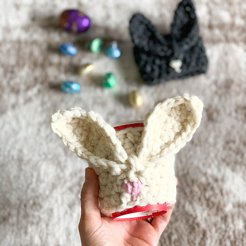 Ravelry: Cuddle Bunny Cozy pattern by Ashley Polesel