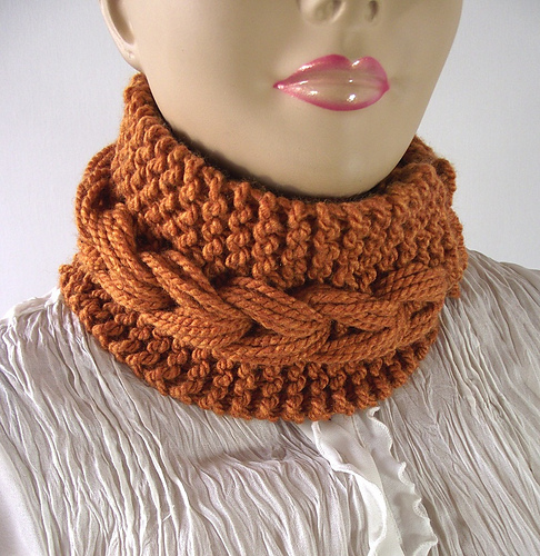 Ravelry: Dinora Cowl pattern by Lilia Vanini