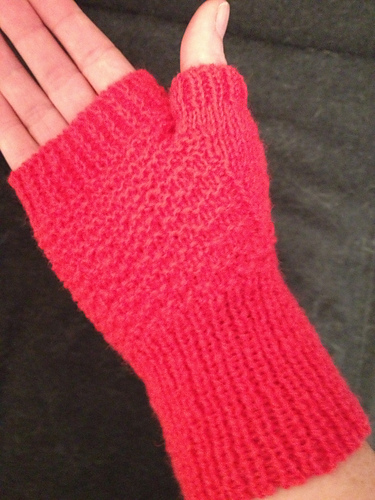 Ravelry: Cosy Mittens pattern by Cairns Post