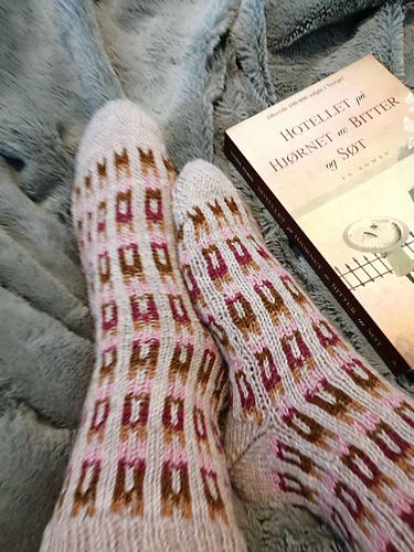 Ravelry: Fargeklatt Sokker pattern by Marianne Sinclair