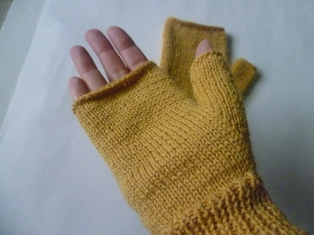 Ravelry: Goldenrod mittens pattern by Caroline Ratcliffe