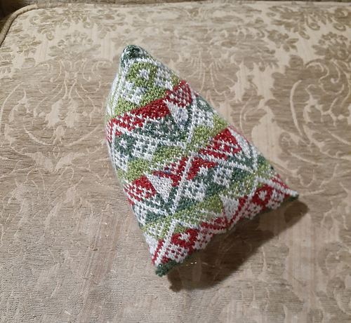 Ravelry: Gable mini cushions pattern by Anni Howard