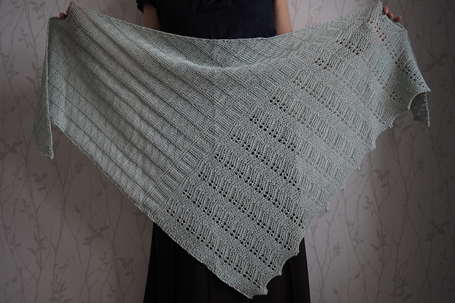 Ravelry: Fold Lines pattern by Pauliina Kuunsola