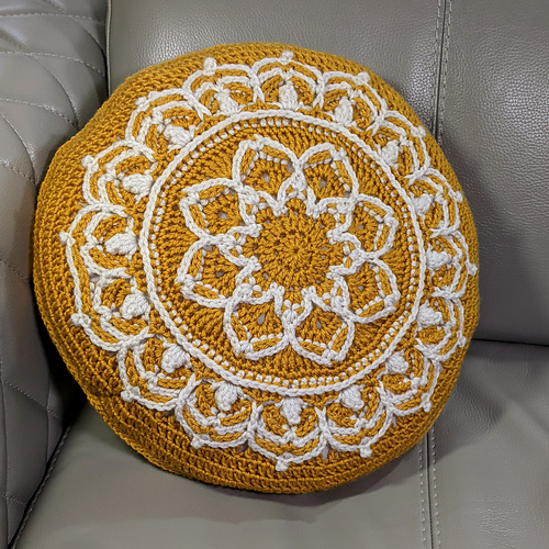 Ravelry: Zarina Cushion pattern by Inas Fadil Basymeleh