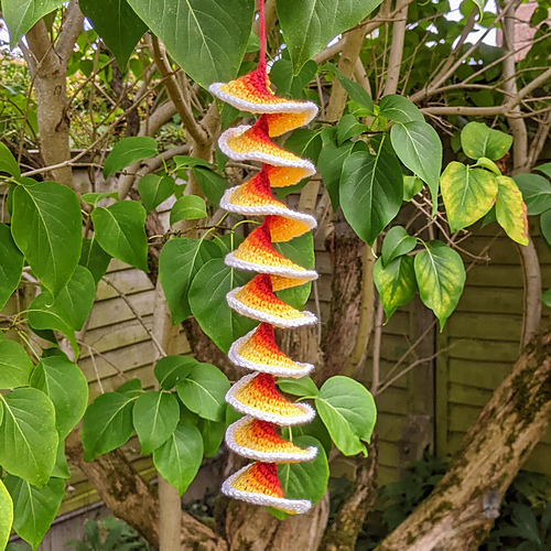 Ravelry: 3-2-1 Twirl! pattern by Linda Woodthorpe