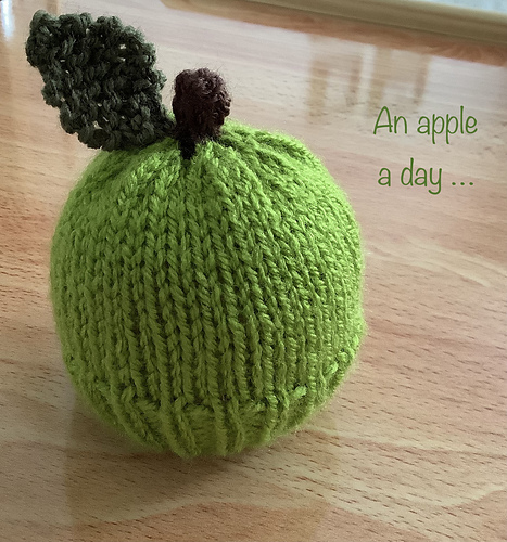 Ravelry: Apple Cosy / Chocolate Orange Cover pattern by marianna mel