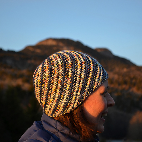 Ravelry: Vertical Hiker pattern by Lindsay Lewchuk