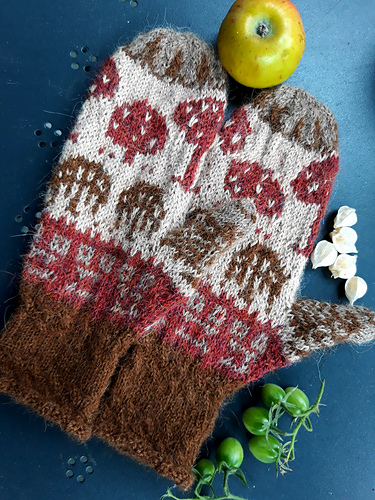 Ravelry: Spooky Park Mitts mystery KAL pattern by Hanna Kyttä