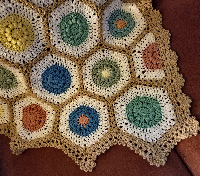 Ravelry: LissaM's Another Puff Circle Hex Afghan