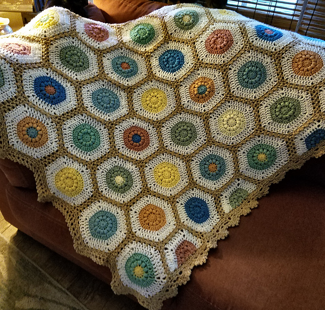 Ravelry: LissaM's Another Puff Circle Hex Afghan