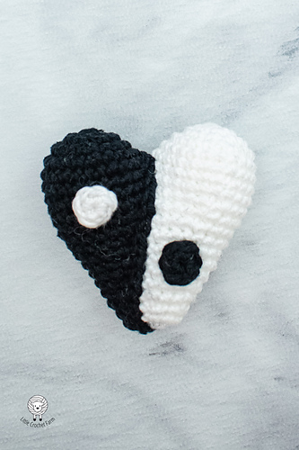 Ravelry: Yin Yang crochet heart pattern by Ana Carolina Figueiredo