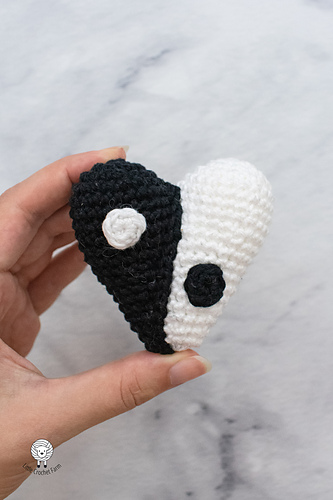 Ravelry: Yin Yang crochet heart pattern by Ana Carolina Figueiredo