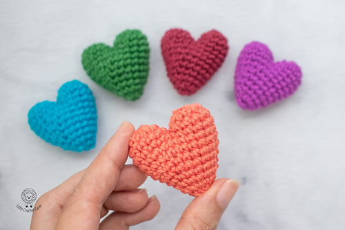 Ravelry: Mini Heart pattern by Ana Carolina Figueiredo