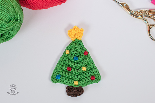 Ravelry: Christmas Tree applique pattern by Ana Carolina Figueiredo