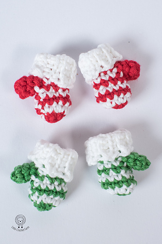 Ravelry: Mini Mittens ornament pattern by Ana Carolina Figueiredo