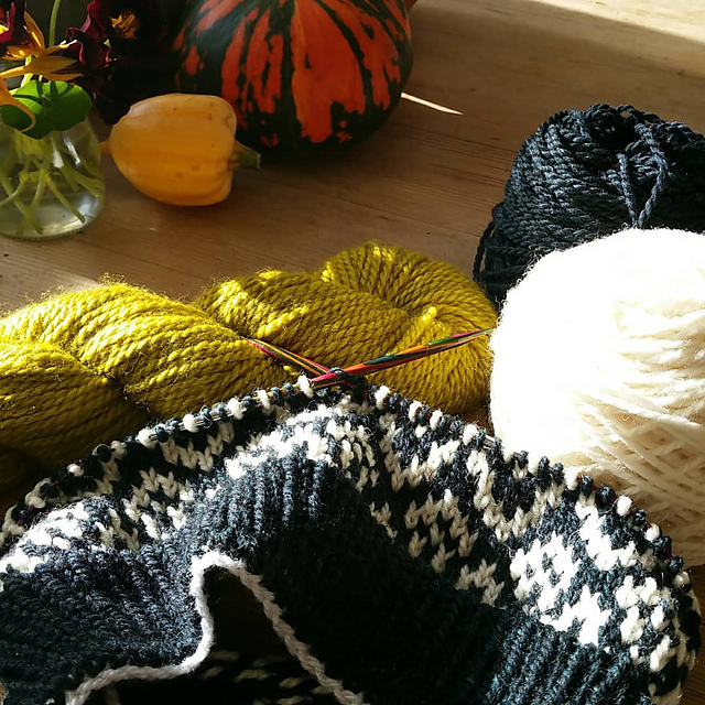 Ravelry: LittleQuietGreen's Aspis Hat