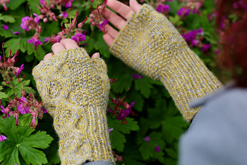 Ravelry: Hort Mitts pattern by Carol Feller