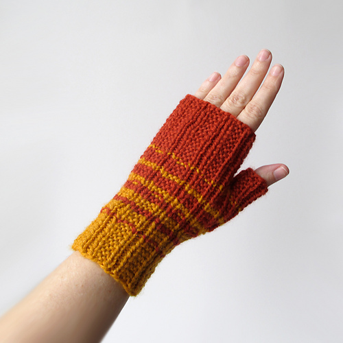 Ravelry: Two-Color Gradation Fingerless Gloves pattern by Elizabeth Seidle