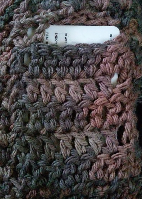 Ravelry: LizzieN03's v stitch cell cover with inside id pocket