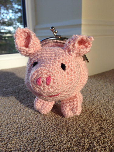 Ravelry: Pig Coin Purse pattern by Laura Sutcliffe